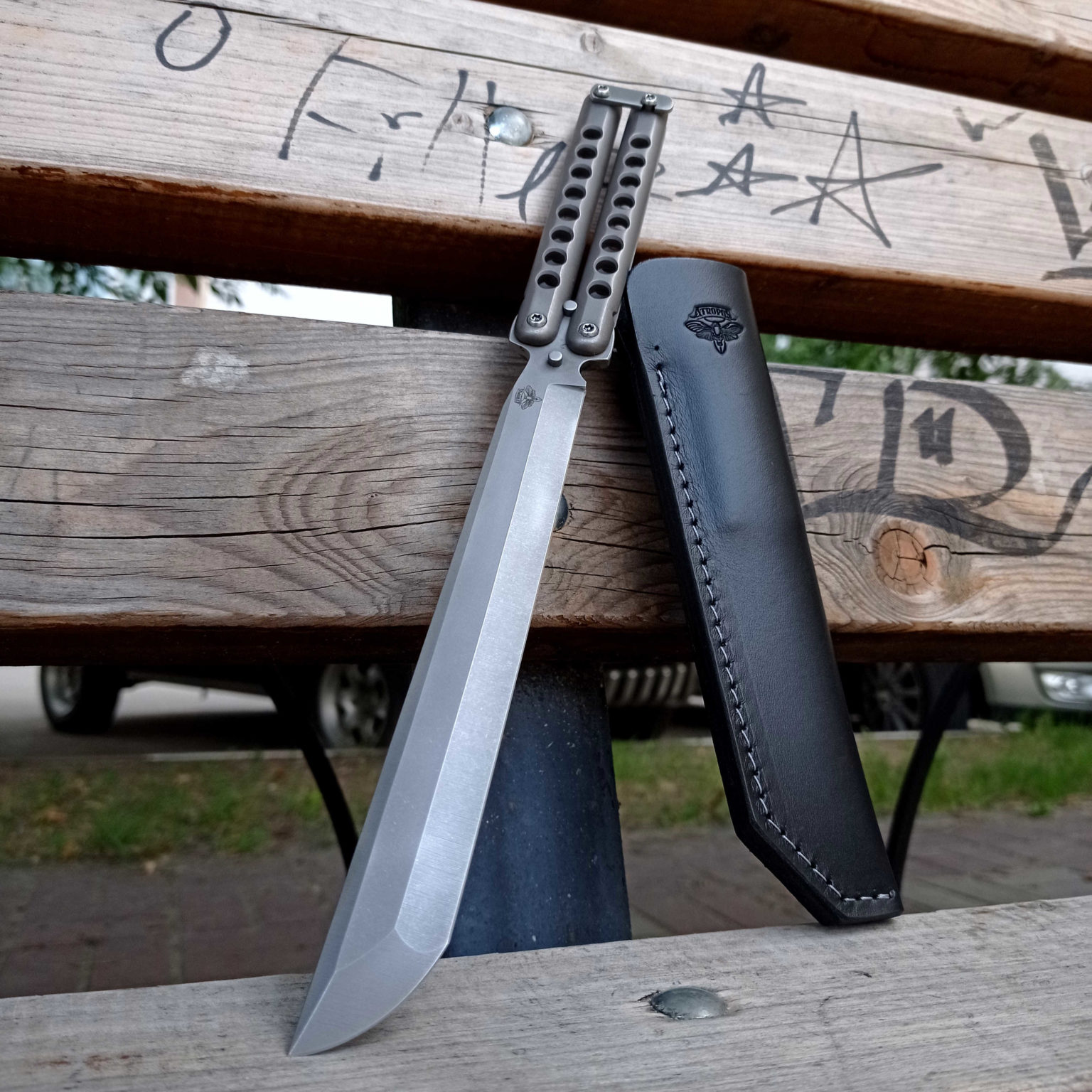 Balisongs and folding knives – Knives & Accessories