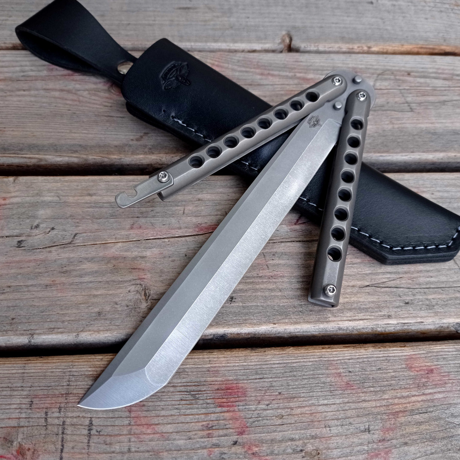 Balisongs and folding knives – Knives & Accessories