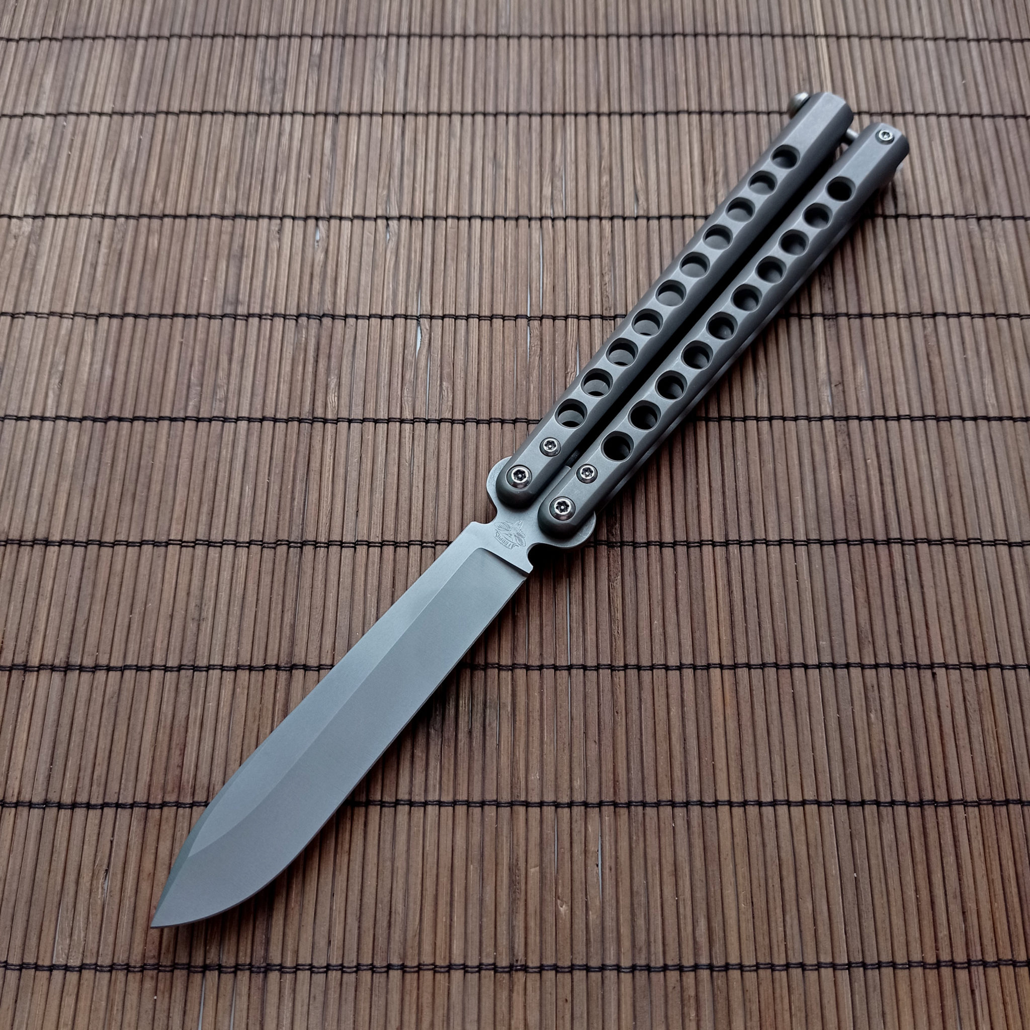 Balisongs and folding knives – Knives & Accessories